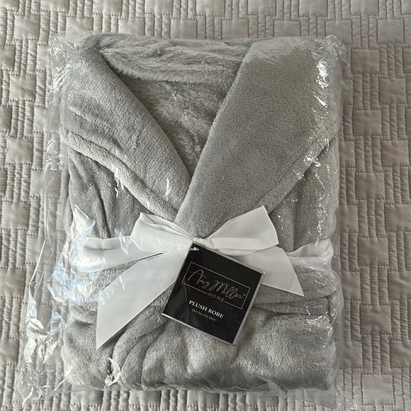 amy miller | Intimates & Sleepwear | Amy Miller Plush Robe | Poshmark